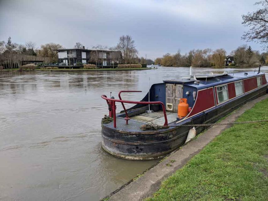 A walk on the Thames Path at Shepperton, Surrey - Chimptrips