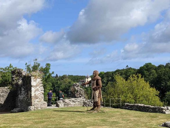 Exploring Cilgerran Castle, Pembrokeshire - Chimptrips