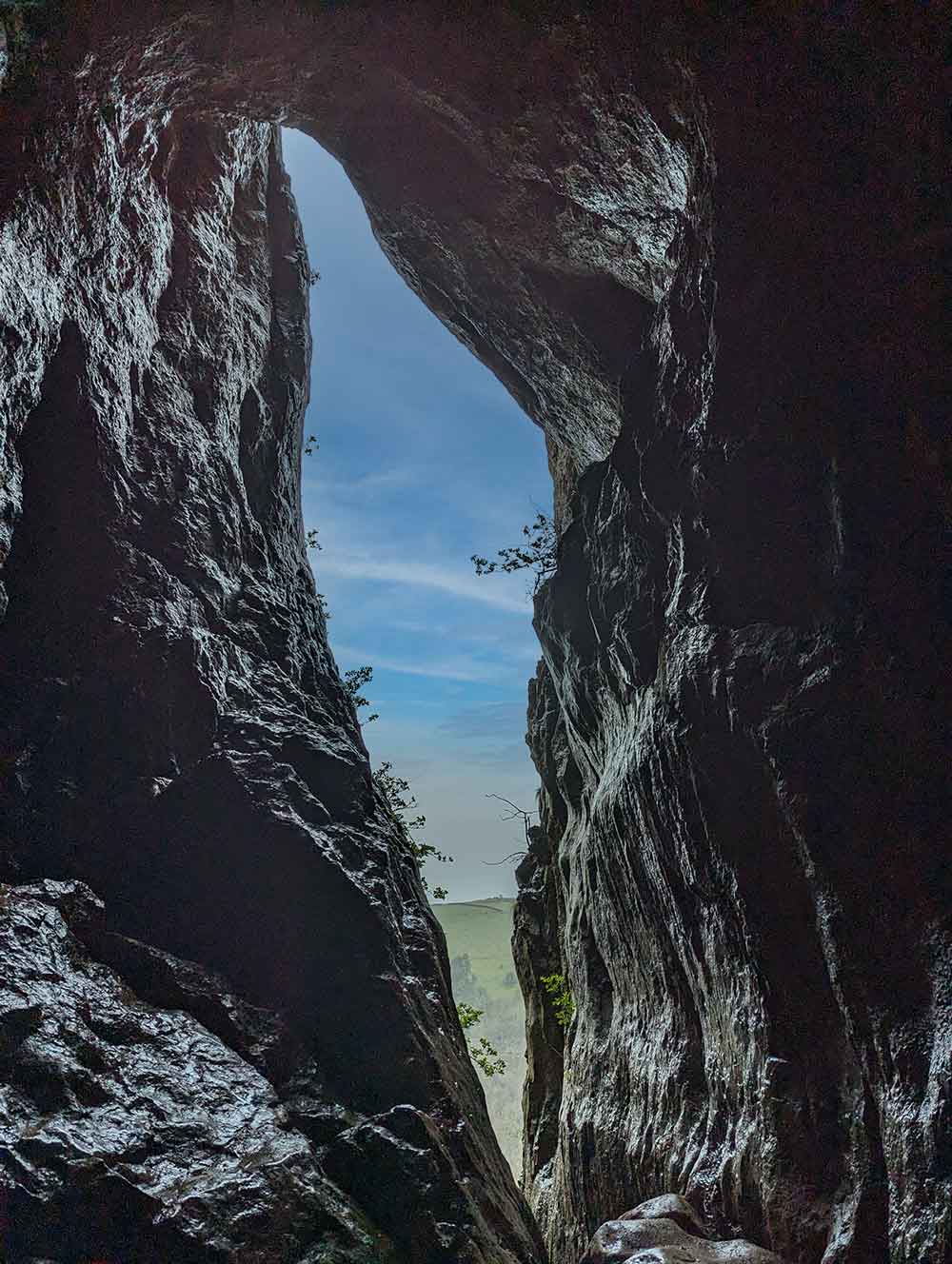 A short walk to Thor's Cave, Peak District - Chimptrips
